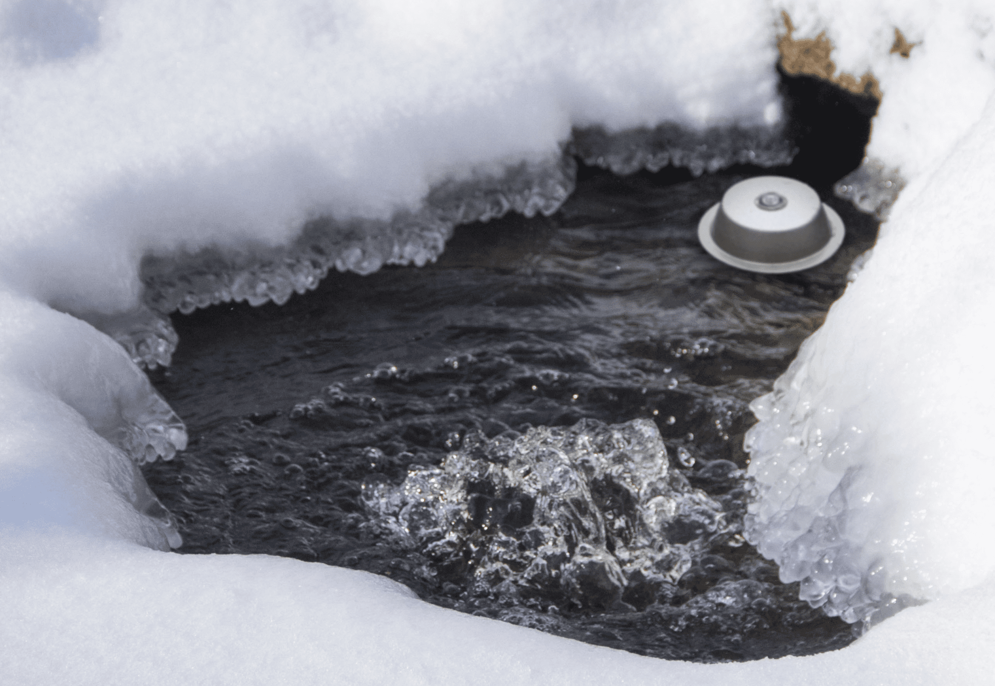 Pond De-icers: What They Are and How to Use Them - Splash Supply Company
